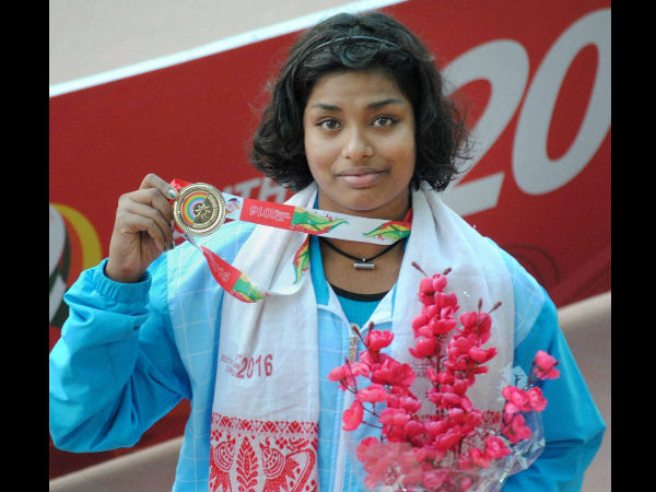 তৃতীয় বাঙালি মেয়ে হিসাবে ইংলিশ চ্যানেল পার করতে চলেছেন সায়নী ...