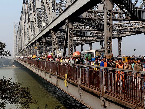 ৭৫-এ পা, হাওড়া ব্রিজ নিয়ে এই ১০টি তথ্য সব বাঙালির জানা উচিত | Howrah ...
