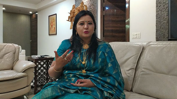 বিজেপি নেত্রী বৈশাখী বন্দ্যোপাধ্যায়ের বাড়িতে বিজেপি নেতা দেবজিৎ সরকার, BJP leader Debjit ...