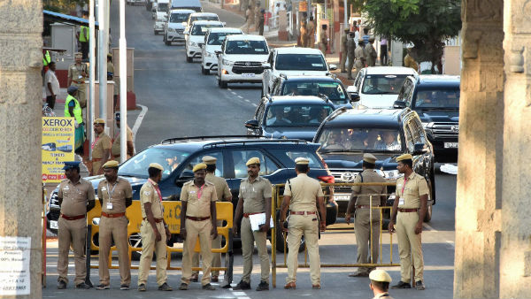 মোদীর কনভয়ে নতুন গাড়ি , new mercedes maybach car is in the convoy of ...