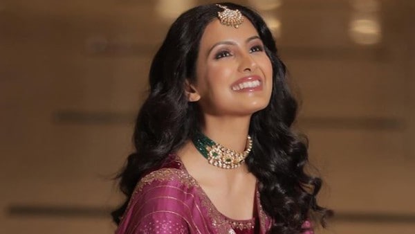 বলিউডে কামব্য়াক করছেন গীতা বসরা, বিপরীতে পরমব্রত, শুটিং শুরু | Geeta ...