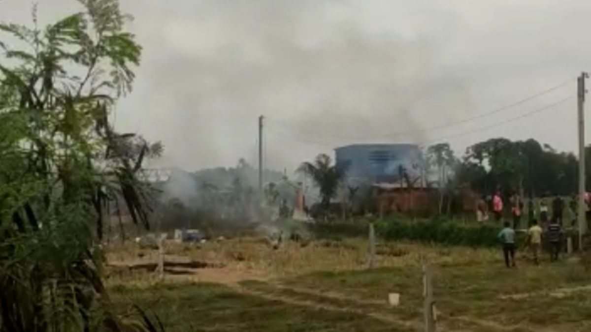 Egra Blast: এগরায় তৃণমূল নেতার বাড়িতে ভয়াবহ বিস্ফোরণ, রাস্তায় ছড়িয়ে ছিটিয়ে দেহ, অন্তত ৯ ...