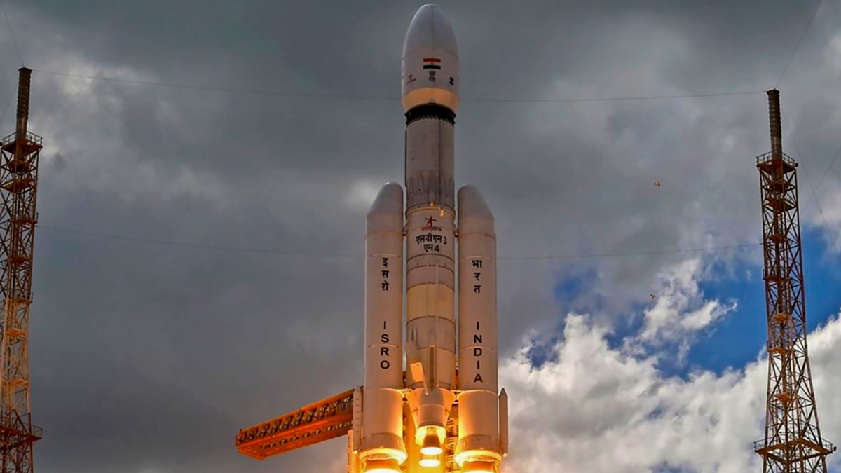 Luna 25: চাঁদেও ট্রাফিক জ্যাম! চন্দ্রযান ৩-কে টেক্কা দিতে পারবে কি ...