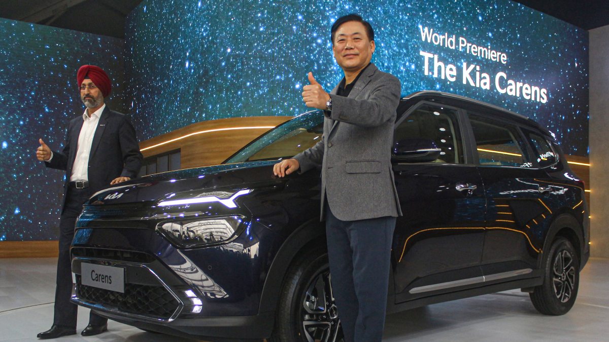 New Car Offer: মাত্র ২ লাখেই Kia Motors এর Carens গাড়িটির মালিক হওয়ার ...