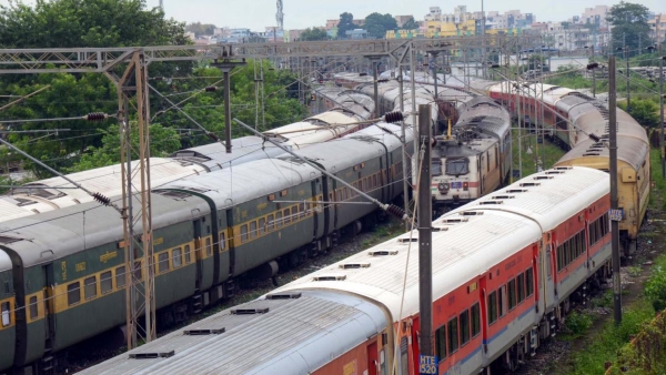 Indian Railways: শেষ বেলায় বেড়াতে যাওয়ার টিকিট কাটেন যাঁরা তাঁদের জন্য সুখবর, বড় সিদ্ধান্ত ...