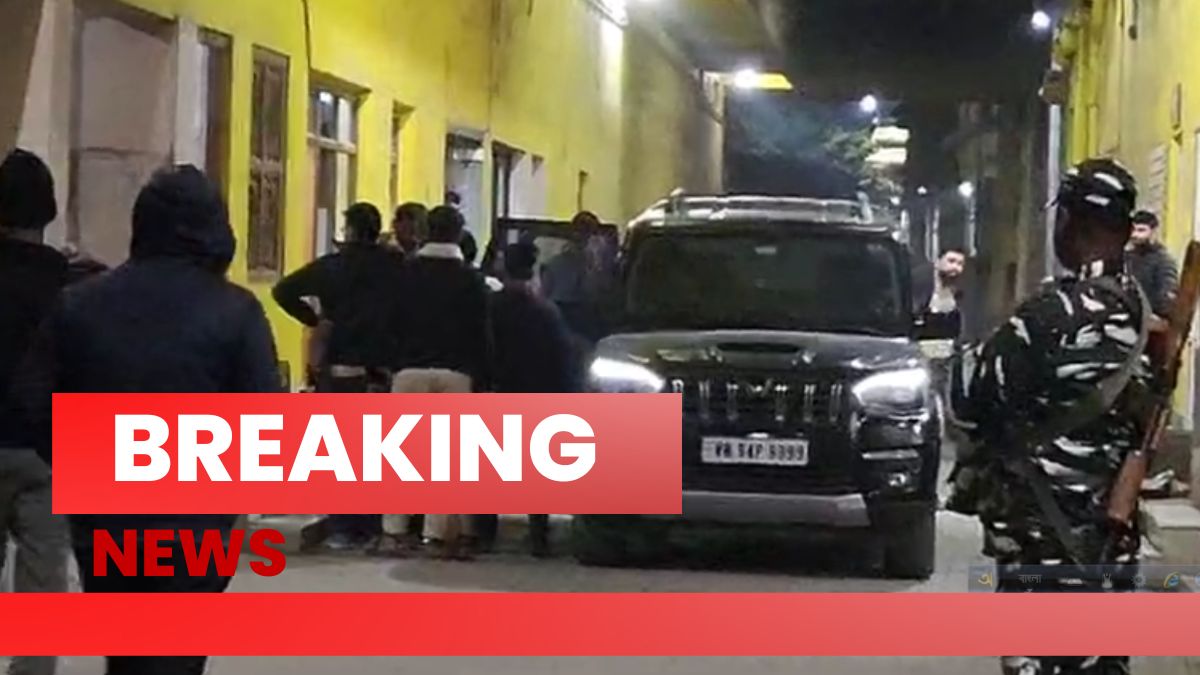 Bayron Biswas: আয়কর তল্লাশি চলাকালীনই অসুস্থ বায়রন, কান্নায় ভেঙে ...