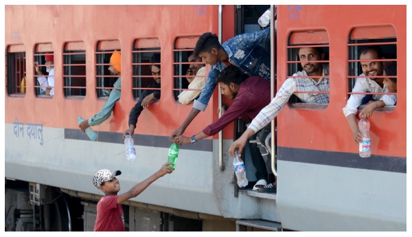 বাথরুম করবেন যাত্রীরা, রানাঘাট স্টেশনে দাঁড়াবে লালগোলা প্যাসেঞ্জার ...