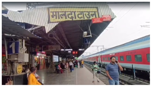 অমৃত ভারত প্রকল্পে সেজে ওঠা এই স্টেশনে একী কাণ্ড! ভয়ে কাঁটা যাত্রীরা ...