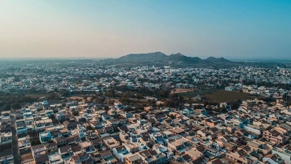 ગુજરાતનું આ ગામ છે વિશ્વનું સૌથી ધનિક ગામ, બેંકોમાં જમા છે 5 હજાર કરોડ ...