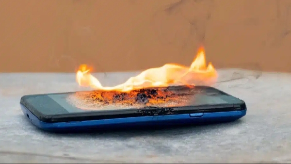 Mobile blast : ખિસ્સામાં મોબાઈલ ફોન બ્લાસ્ટ થતા એક વ્યક્તિ ઘાયલ થયો ...