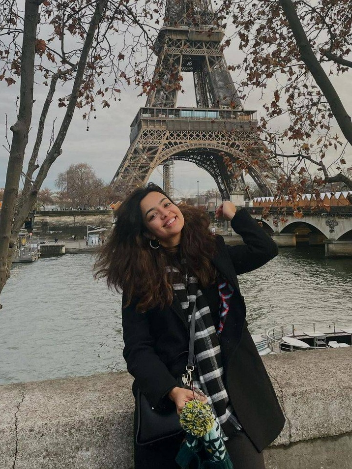 IFS Apala Mishra : स्‍पेन से शेयर कीं खास तस्‍वीरें