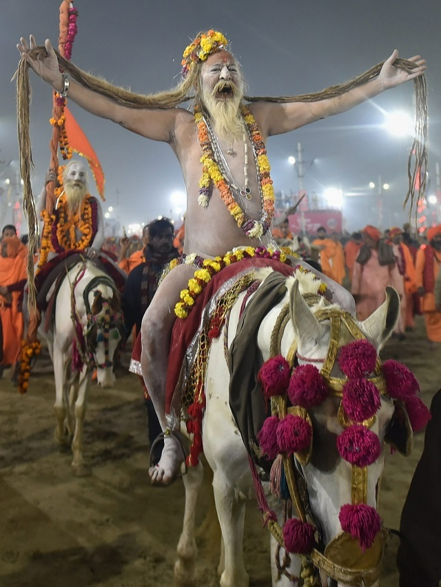 Naga Sadhu: कौन होते हैं नागा साधु? क्यों कहलाते हैं रहस्यमयी?