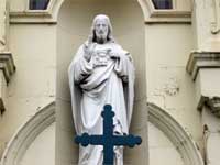 महिला की छाती में दिखे ईसा मसीह? | Woman sees image of Christ in chest ...