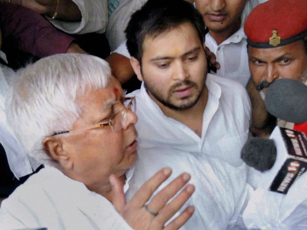 जेल से निकलते ही लालू ने कहा, मैं आ गया हूं कांग्रेस को तो उखाड़ ...