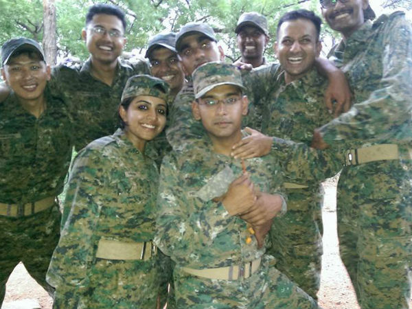 लेडी IPS अफसर ने एक्टर संग खिंचवाई फोटो, मच गया बवाल | Kerala IPS ...