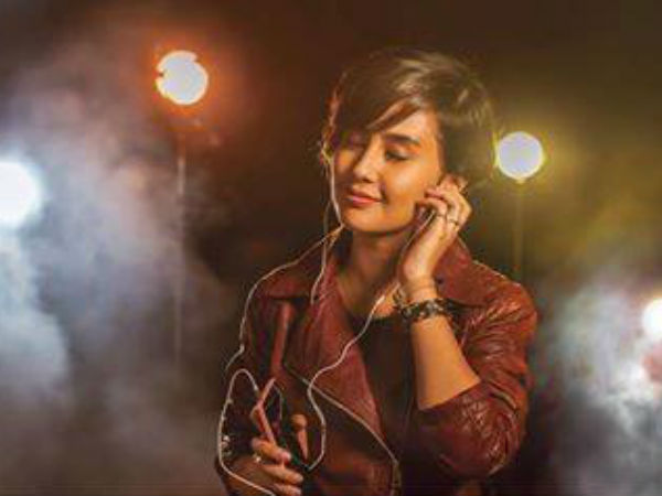 अफवाह या सच: रिलायंस जियो का विज्ञापन करेंगी एयरटेल गर्ल साशा छेत्री ...