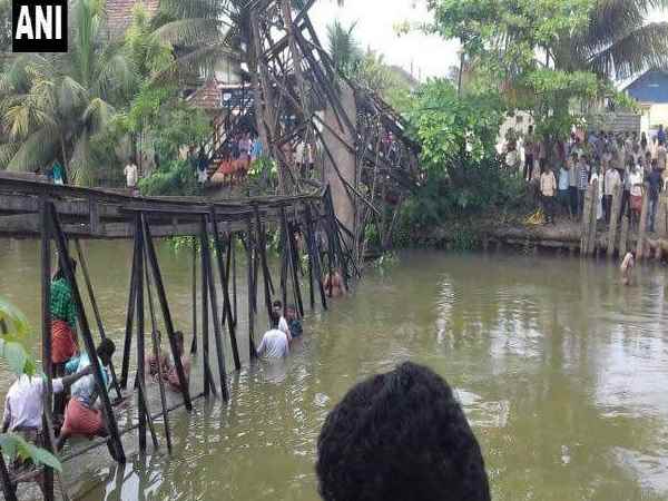 केरल: कोल्लम में नदी पर बना लोहे का पुल गिरा, 1 की मौत, 57 घायल ...
