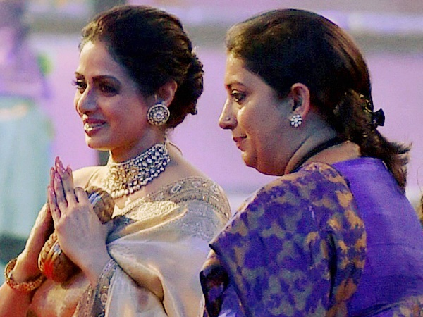 अपनी पसंदीदा अभिनेत्री श्रीदेवी को स्मृति ईरानी ने पत्र लिखकर दी ...