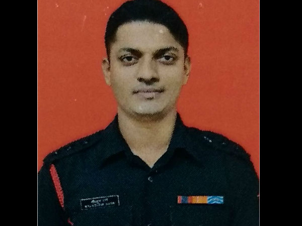 Video: कैसे मुंबई ने गुरेज के शहीद मेजर कौस्‍तुभ राणे को फूलों और ...