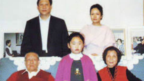 जानिए चीनी राष्‍ट्रपति जिनपिंग की हार्वर्ड में पढ़ी और फैशनेबल बेटी शी ...