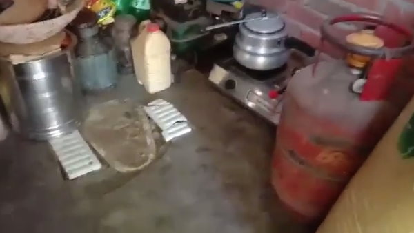 ODF यूपी का सच: गांव में शौचालय को बनाया रसोईघर, नहीं मिला पीएम आवास ...