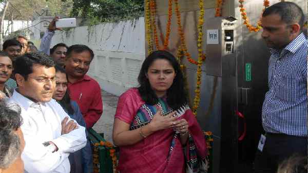 कौन हैं केरल में जन्मीं IAS Roshan Jacob, लखनऊ में कोरोना कंट्रोल के ...