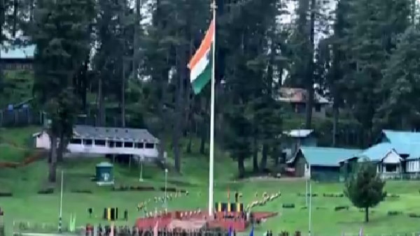 VIDEO: सेना ने कश्मीर में फहराया सबसे ऊंचा तिरंगा, बच्चों ने गाया- सारे ...