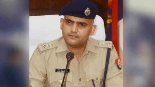 Neeraj Kumar Jadaun IPS: एक घटना ने ऐसे बदल थी जिंदगी, 22 लाख रुपए की ...