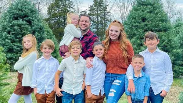 24 साल की उम्र में 3 लव मैरिज, बनीं 7 बच्चों की मां, अब यूट्यूबर ने ...