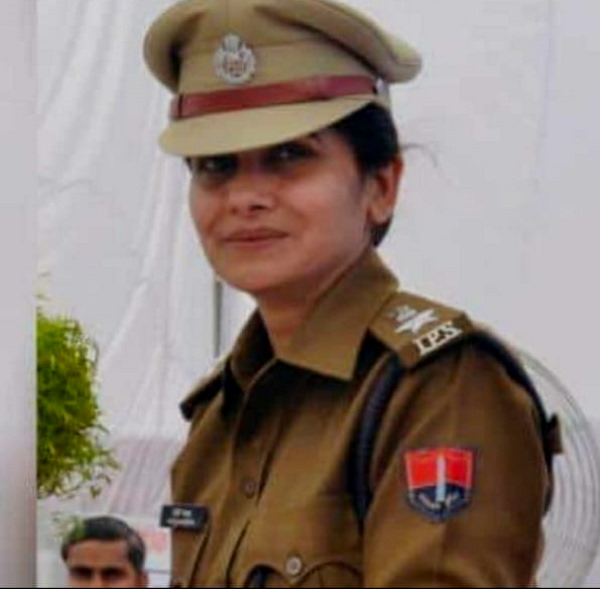 IPS Couple : पति डॉ. विकास पाठक व पत्नी प्रीति चंद्रा एक साथ बने DIG ...