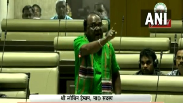 झारखंड विधानसभा में बोलते हुए भावुक हुए JMM विधायक लोबिन हेम्ब्रम, CM ...