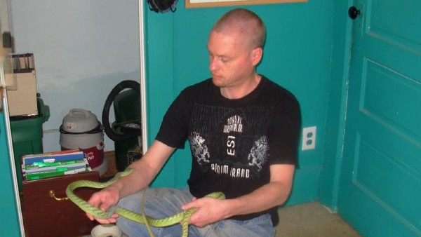 खुद को 200 से ज्यादा जहरीले सांपों से कटवाया, कोबरा का जहर भी बेअसर ...