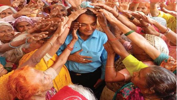 यूपी का वो 'दानवीर कर्ण' जिसने गरीबों के नाम कर दी अपनी 600 करोड़ की ...