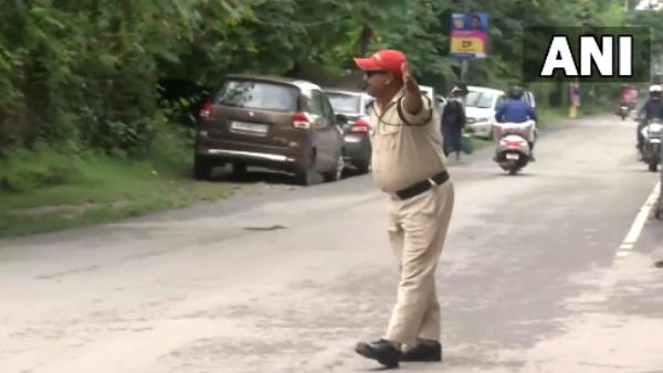 देहरादून में डांस स्टेप के जरिए ट्रैफिक कंट्रोल करने वाले जोगेंद्र हुए वायरल, 6 दिसंबर को होंगे ...