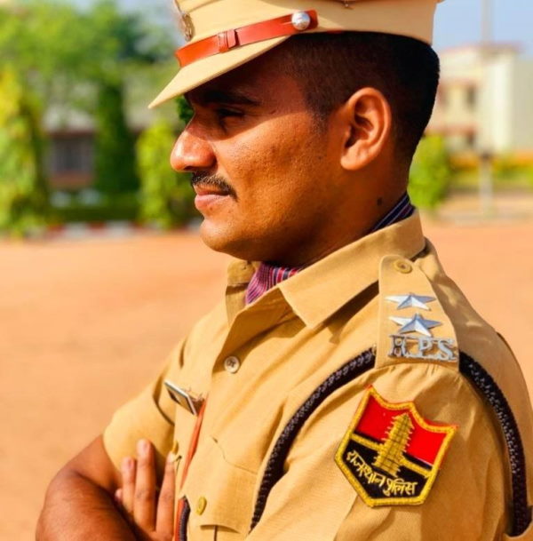 Rudra Prakash Sharma 14 सरकारी नौकरी छोड़ बने DSP, जानिए पहली ही ...
