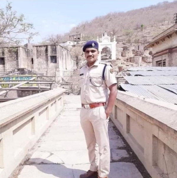 Rudra Prakash Sharma 14 सरकारी नौकरी छोड़ बने DSP, जानिए पहली ही ...