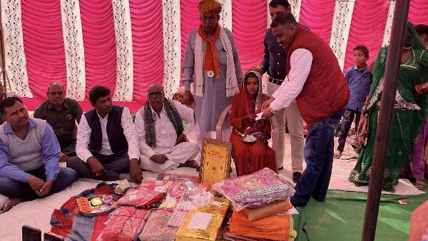 देवाराम जाखड़ ने करवाई वाल्‍मीकि समाज की अनाथ बेटी पुष्‍पा की शादी, मामा बनकर आए सरपंच ने भरा ...