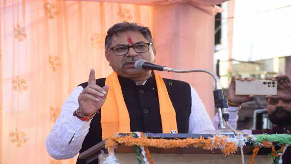 Rajasthan में मेवाड़ वागड़ के टापू के गाँव में नाव चलाकर पहुंचे सतीश ...