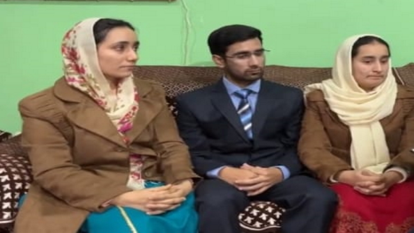 3 भाई-बहन एक साथ बने अफसर, पिता ने मैकेनिक का काम करके हुमा, इफरा व ...