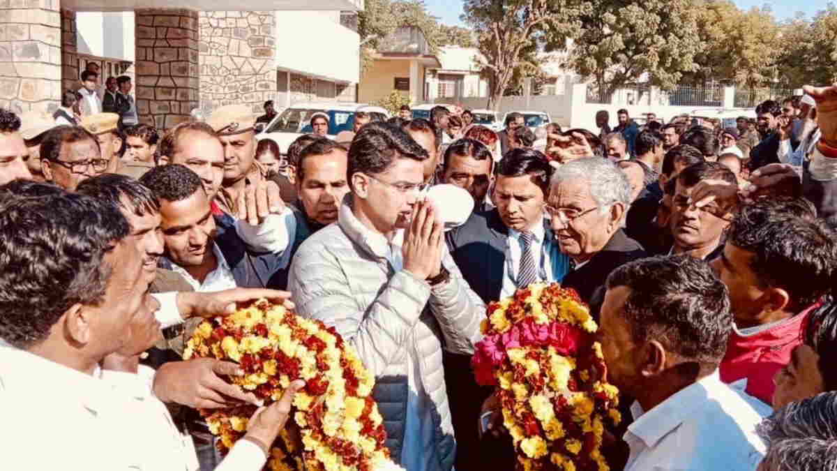 नेता-अधिकारी शामिल नहीं, फिर भी बंद तिजोरी से पेपर लीक होना जादूगरी ही ...