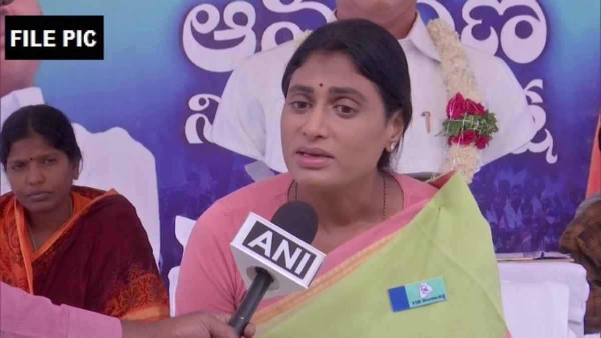 तेलंगाना: YSRTP चीफ Sharmila के खिलाफ मामला दर्ज, महबूबाबाद MLA पर टिप्पणी के बाद समर्थकों का ...