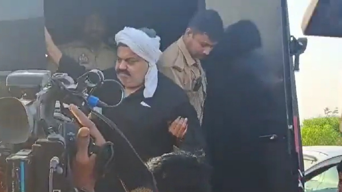उत्तर प्रदेश में घुसते ही बदले अतीक अहमद के तेवर, कहा- 'डर काहे का...', वायरल हुआ वीडियो | Atiq ...