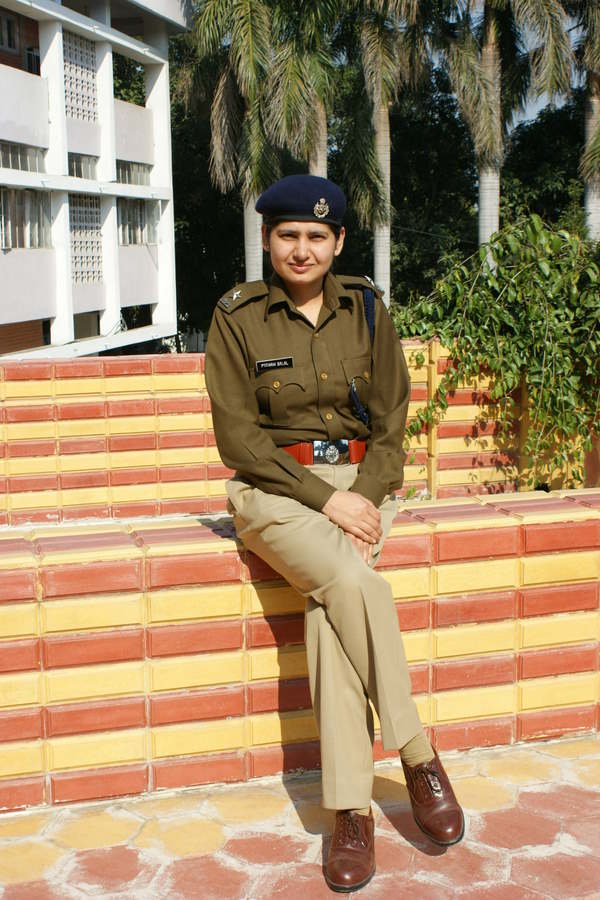 Poonam Dalal: दिल्‍ली में प्राइमरी स्‍कूल टीचर बनीं IRS Officer, तीन ...