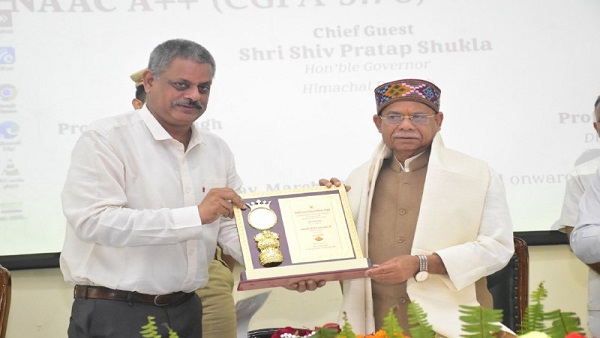 गोरखपुर विश्वविद्यालय पूर्वांचल को शिक्षा एवं उद्यमिता का दे रहा संदेश- शिव प्रताप शुक्ल ...