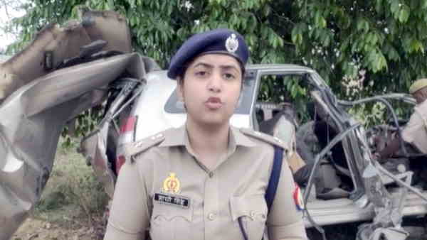 Shravasti: अंतिम संस्कार में जा रहे परिवार की इनोवा पेड़ से टकराई, 6 ...