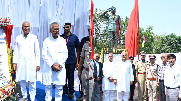 Raipur News: पुलिस अकादमी पहुंचे सीएम भूपेश, नेताजी सुभाषचंद्र बोस की ...