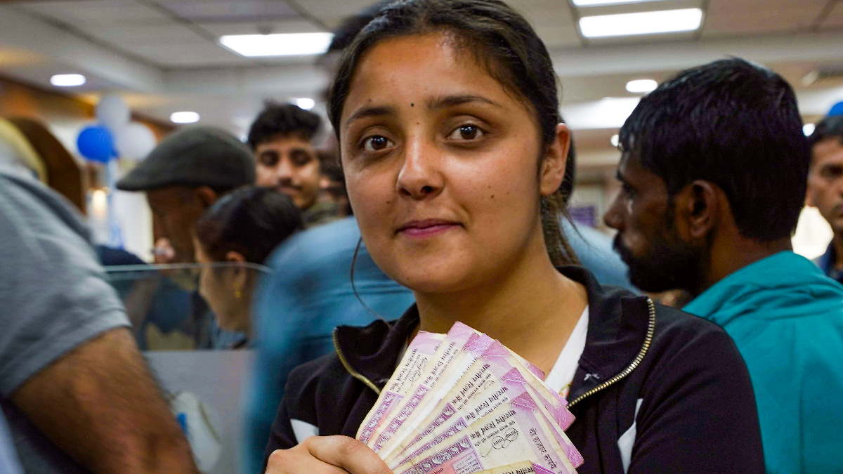 2000 Note News: नोट बदलने के लिए कौन-कौन से बैंक भरवा रहे फॉर्म, किसने ...