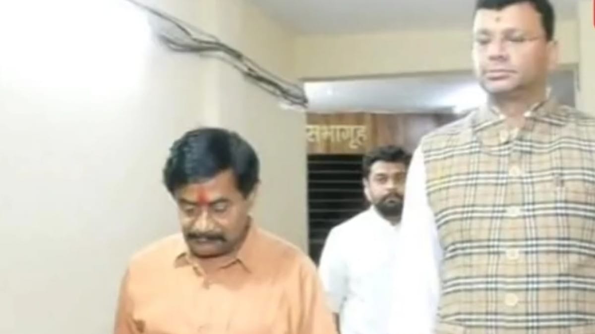 Indore: बंद कमरे में BJP के बड़े नेताओं से दीपक जोशी की मुलाकात, क्या ...