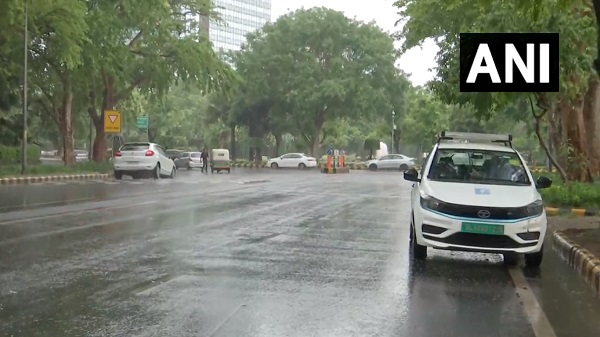 Delhi Rain: दिल्ली में अचानक बदला मौसम का मिजाज, कई इलाकों में हो रही ...
