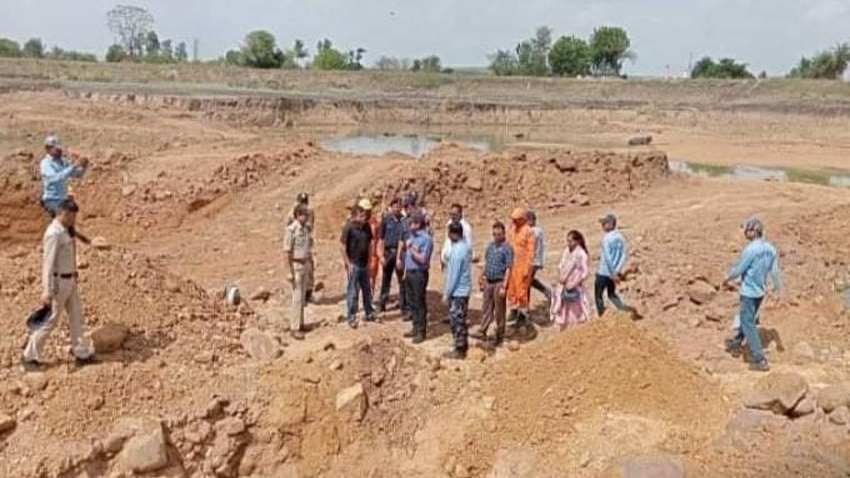 Bhopal News: भोपाल में बड़ा हादसा, बालमपुर में मिट्टी धंसने से 6 महिलाएं दबीं, दो की मौके पर मौत ...